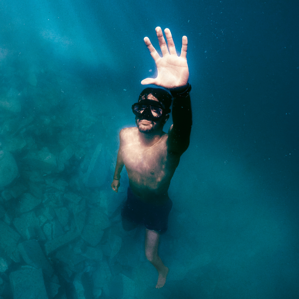 World’s best freediver breaks record again with stunning 126m dive